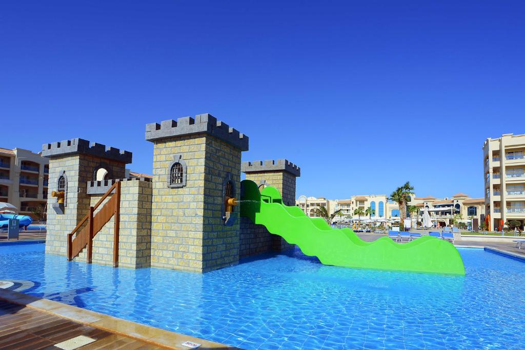 Albatros White Beach – By Pickalbatros – Papillon